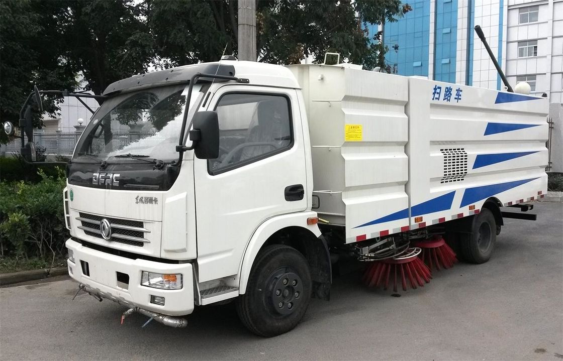 8CBM Street Runway Sweeper Truck With Water Spraying 4pcs Sweeper For ...