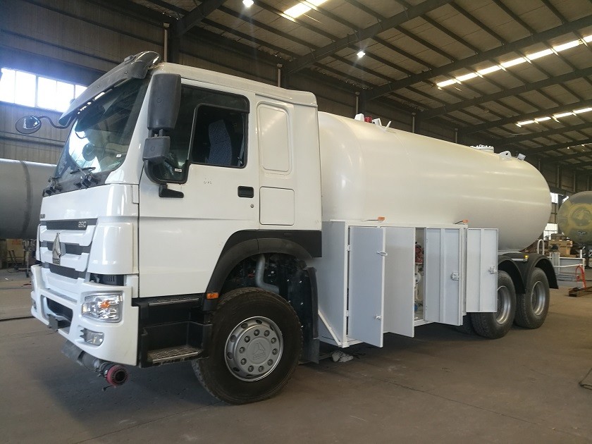 Bobtail LPG Gas Tanker Truck Howo 6X4 20cbm 10 Ton For Lpg Transportation